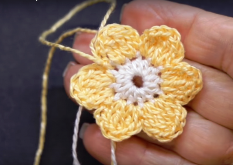 Crochet Lovely Flower Video Tutorial - Crochet Ideas Crochet Lovely Flower Video Tutorial - Crochet Ideas