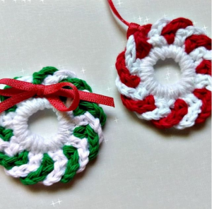 Crochet Mini Wreaths For Christmas - Crochet Ideas