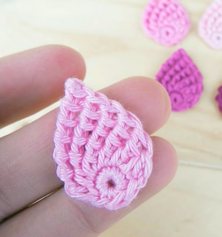 Crochet Feather Applique In 10 Minutes - Crochet Ideas